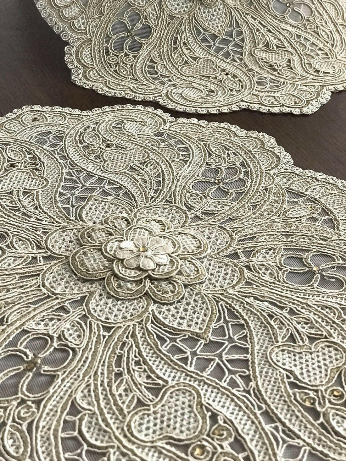 Floral Vintage Style Embroidery Lace 5 Piece Table Runner Placemat Set
