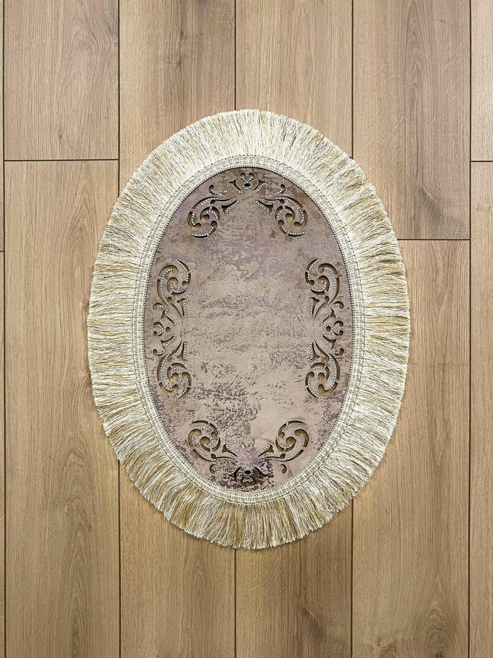 Melda Oval Velvet Rug - Chic Oriental Cut Through Design with Tassels