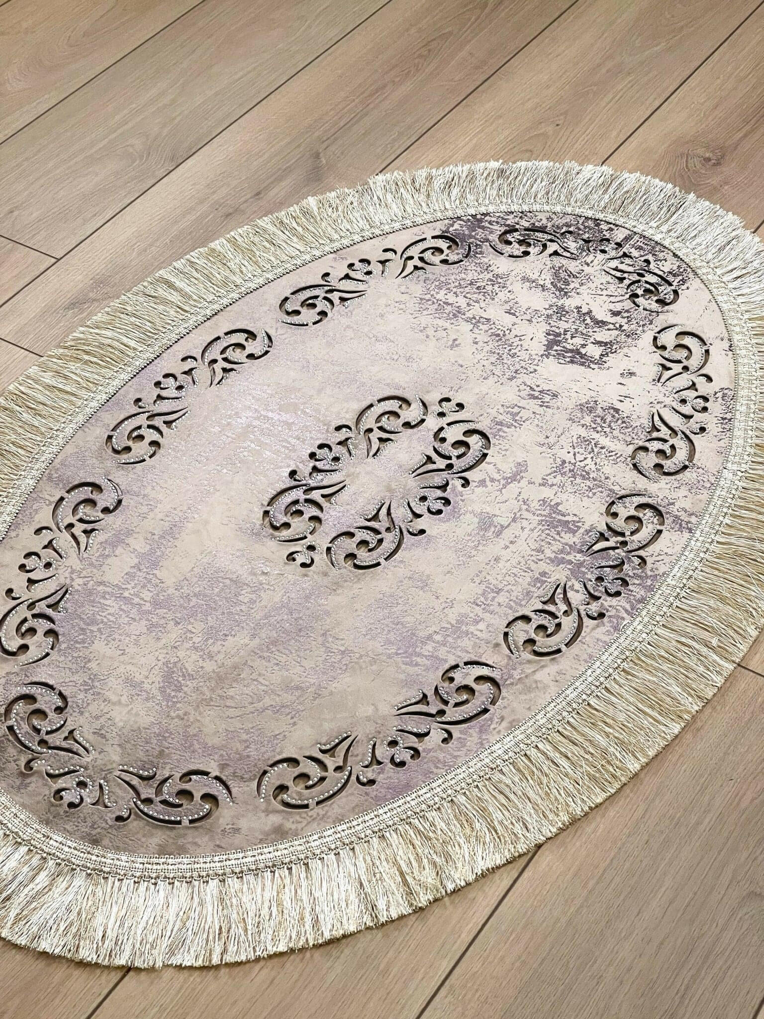 Melda Oval Velvet Rug - Chic Oriental Cut Through Design with Tassels