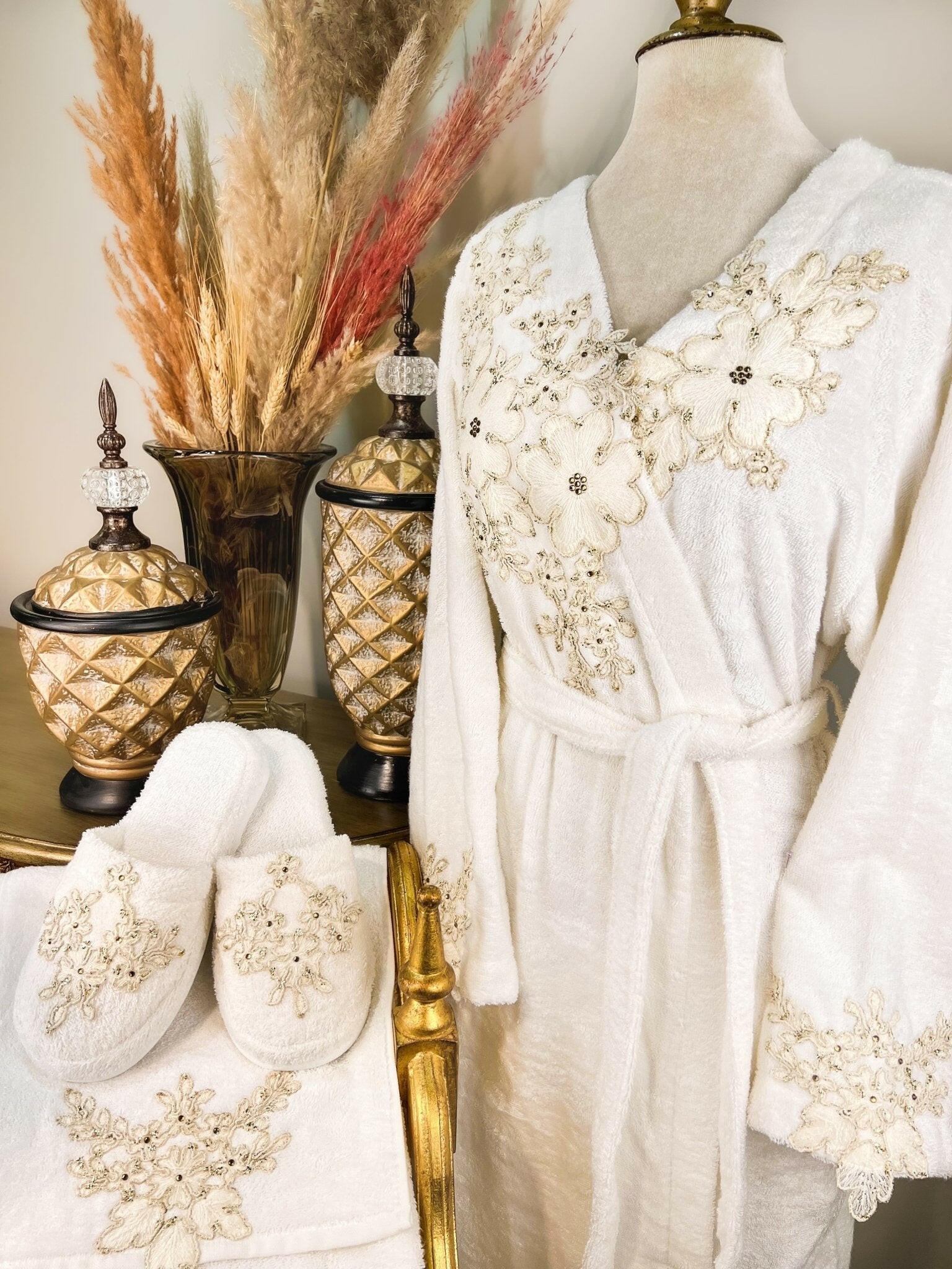 Nilay Floral Embroidery Lace White Women's Bathrobe Set, Luxury Gown