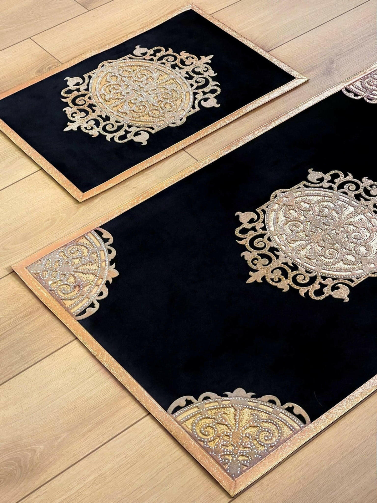 Ruya Rectangular Velvet Rug - Royal Style Velvet Appliqué Non Slip Mat