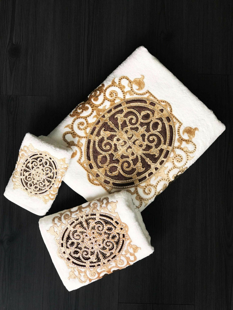 Ruya Royal Style Velvet Appliqués 3 Piece Elegant Luxury Towel Set