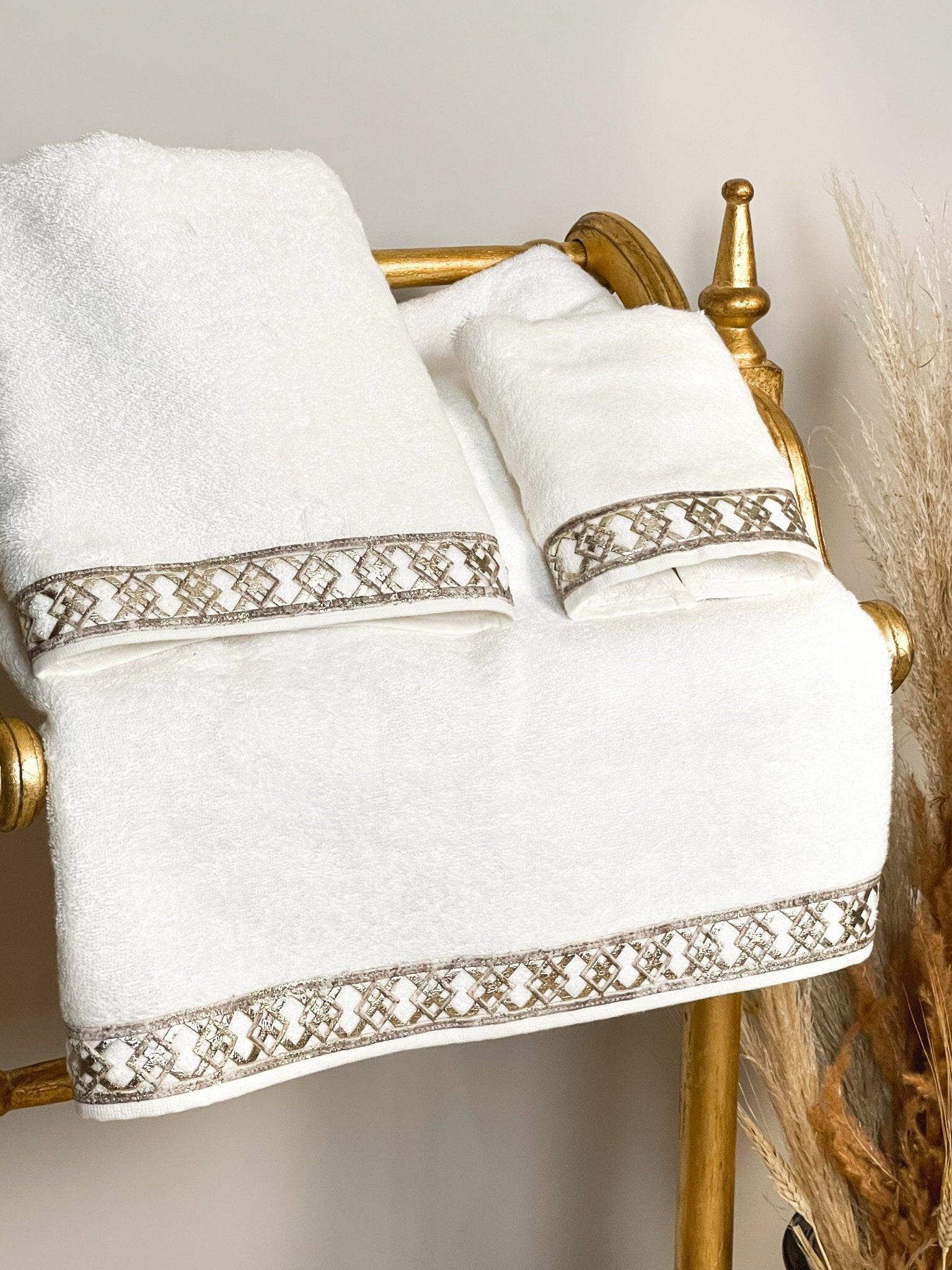 Tara Celtic Style Design 3 Piece Elegant Luxury White & Gold Towel Set